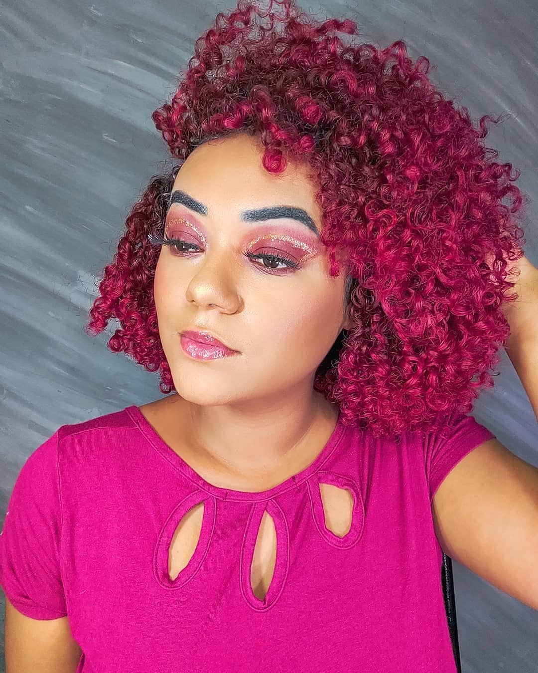 Cabelo cacheado rosa: como pintar e ideias de tonalidades