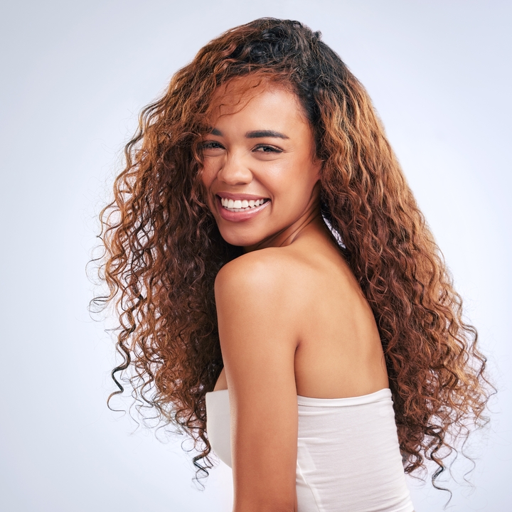 Como definir os cachos: conheças técnicas, finalizações e produtos